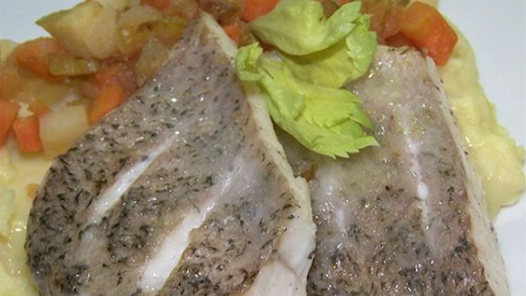 Pečená štika - dravec, který má jemnou chuť | Stream