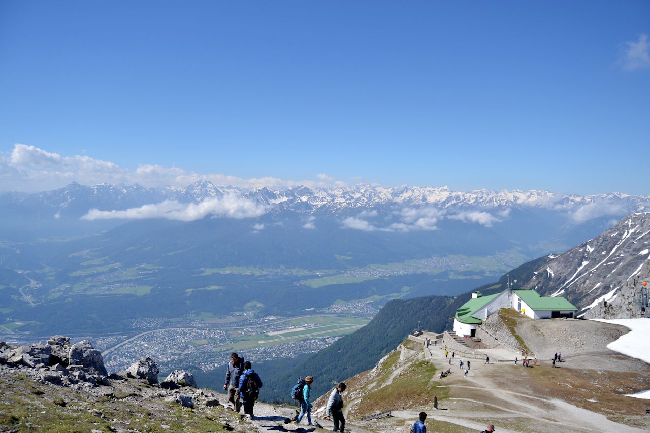 Do hor nebo na památky. V hlavním městě Alp je všude blízko - Novinky