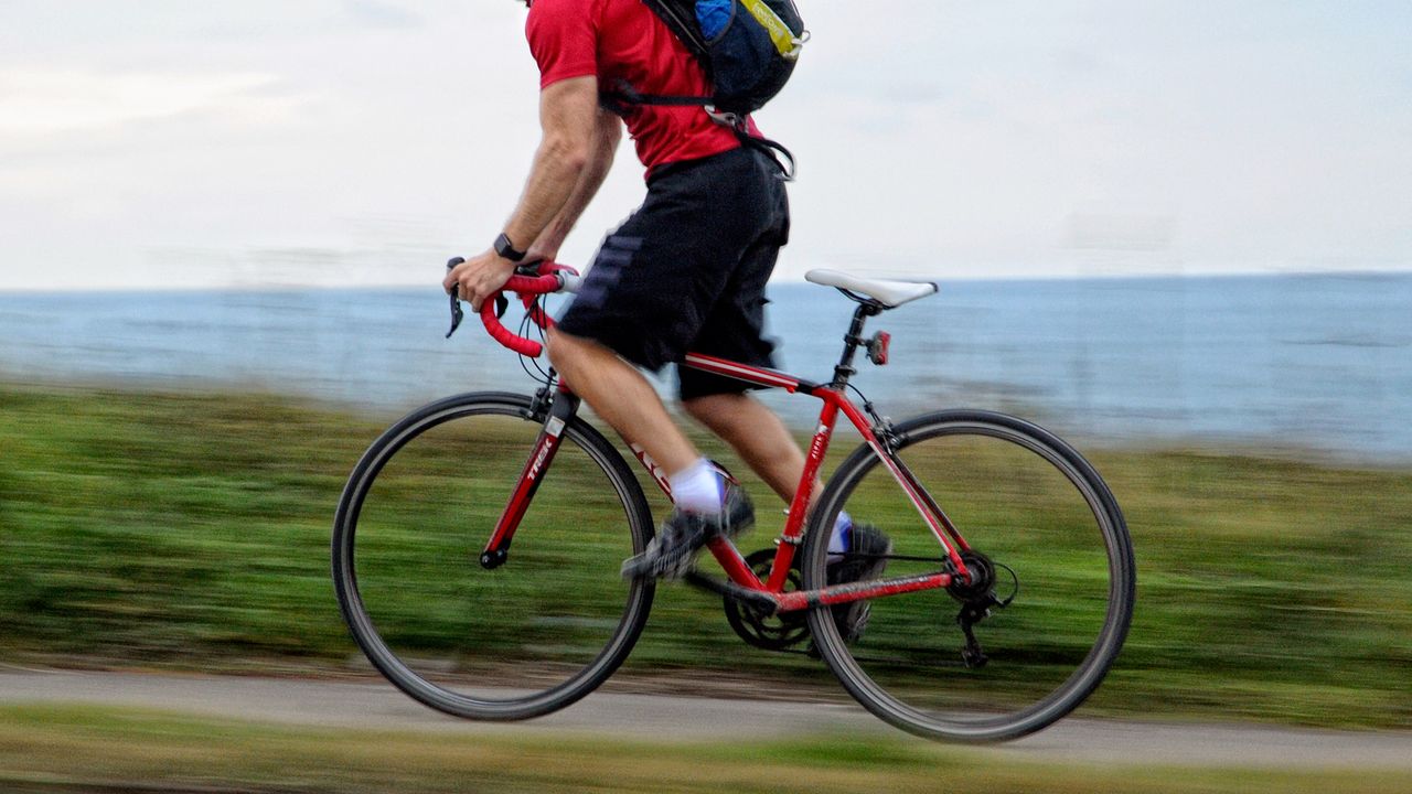 Po dálnici D46 ujížděl opilý cyklista. Piju bez přestávky měsíc a půl ...
