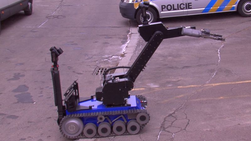 Policejním pyrotechnikům pomůže s bombami nový robot tEODor | Stream