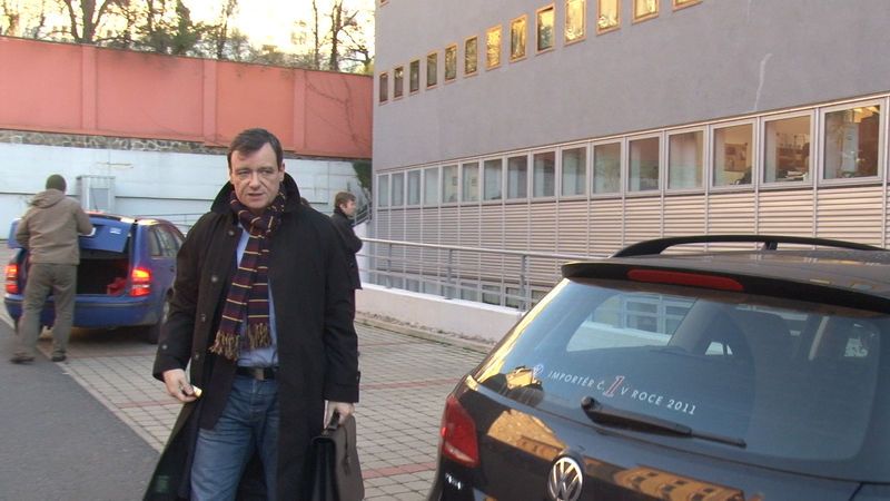 Jídelní stůl metr od záchodu. David Rath o životě v cele a po ...