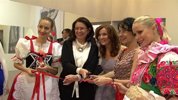 Beatě Rajské otevřely nový salón přední české modelky | Stream