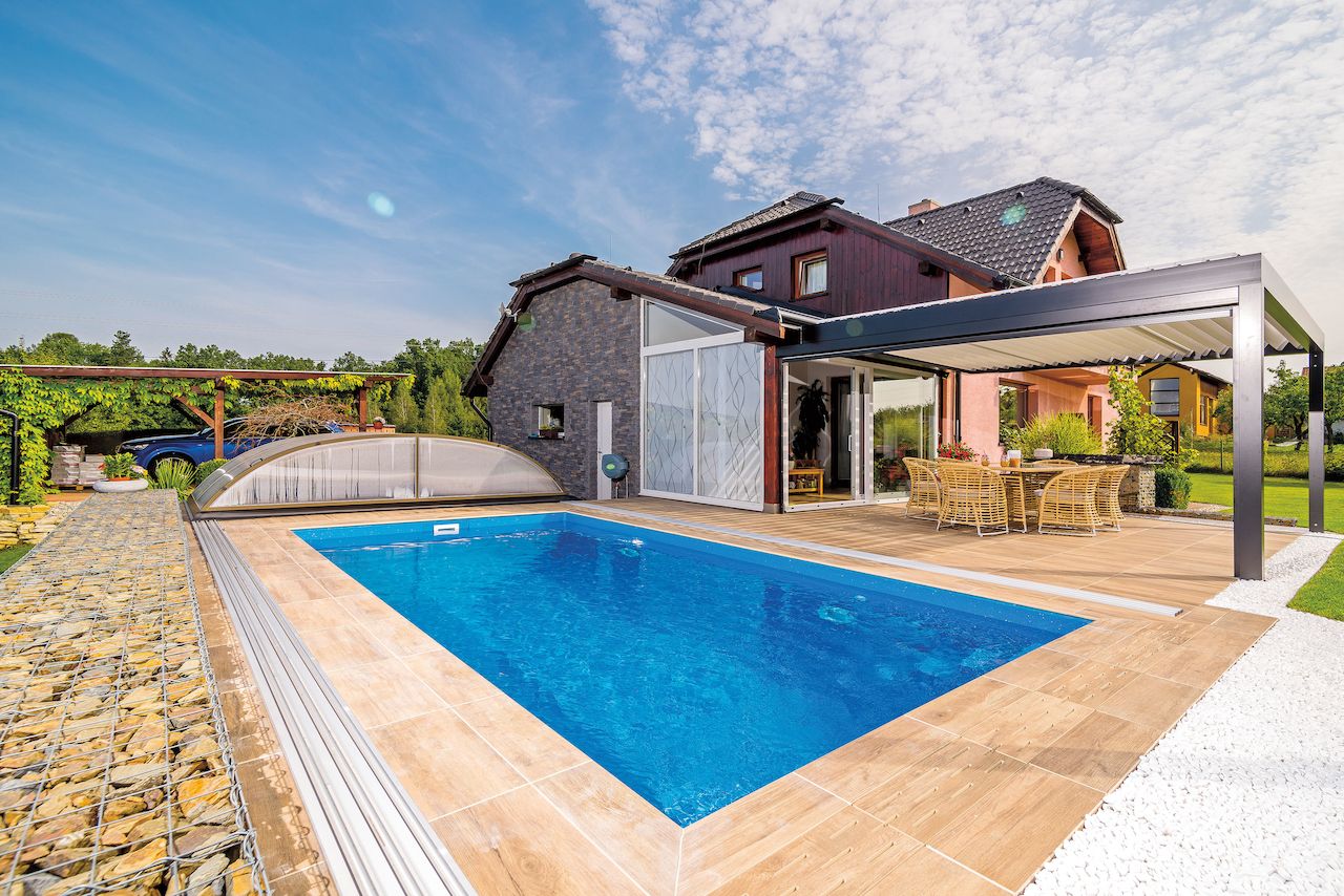 Zapuštěný bazén vydrží desítky let, při výběru nezapomínejte na doplňky ...