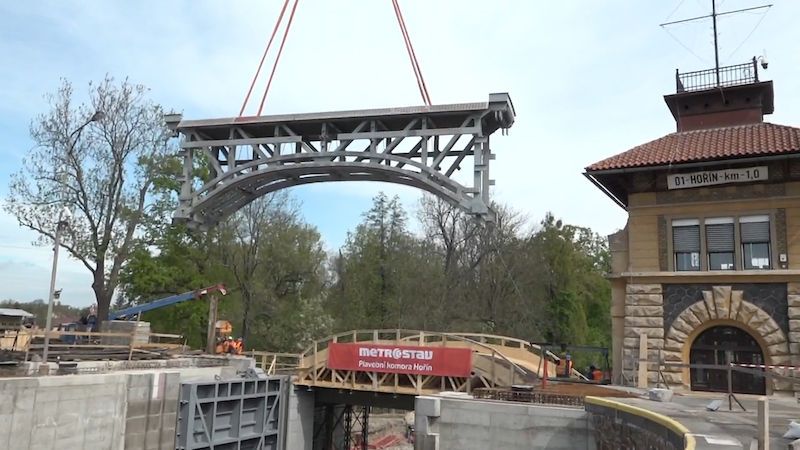 Historiceké zdymadlo získalo zdvižný most. Podívejte se, díky čemu ...