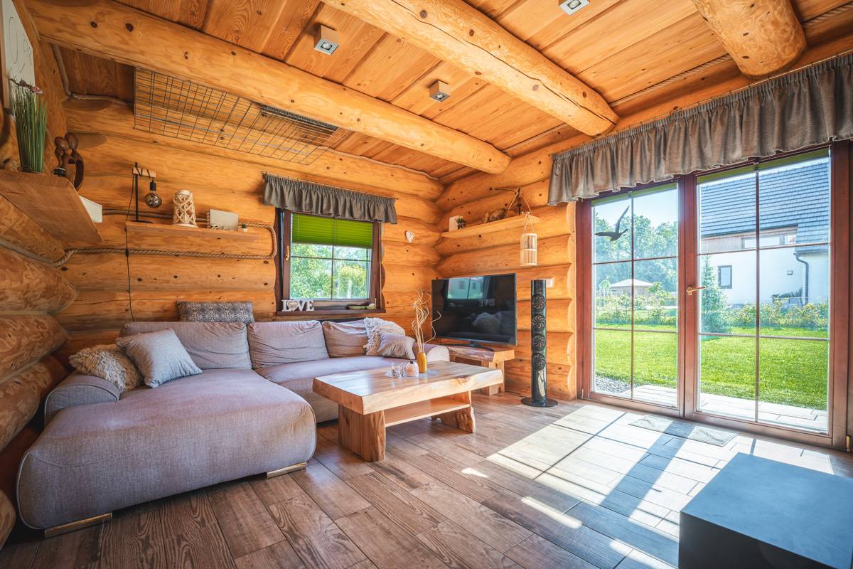 Foto: Malý srub 3+kk si nechal pro sebe a dceru postavit v srdci Beskyd