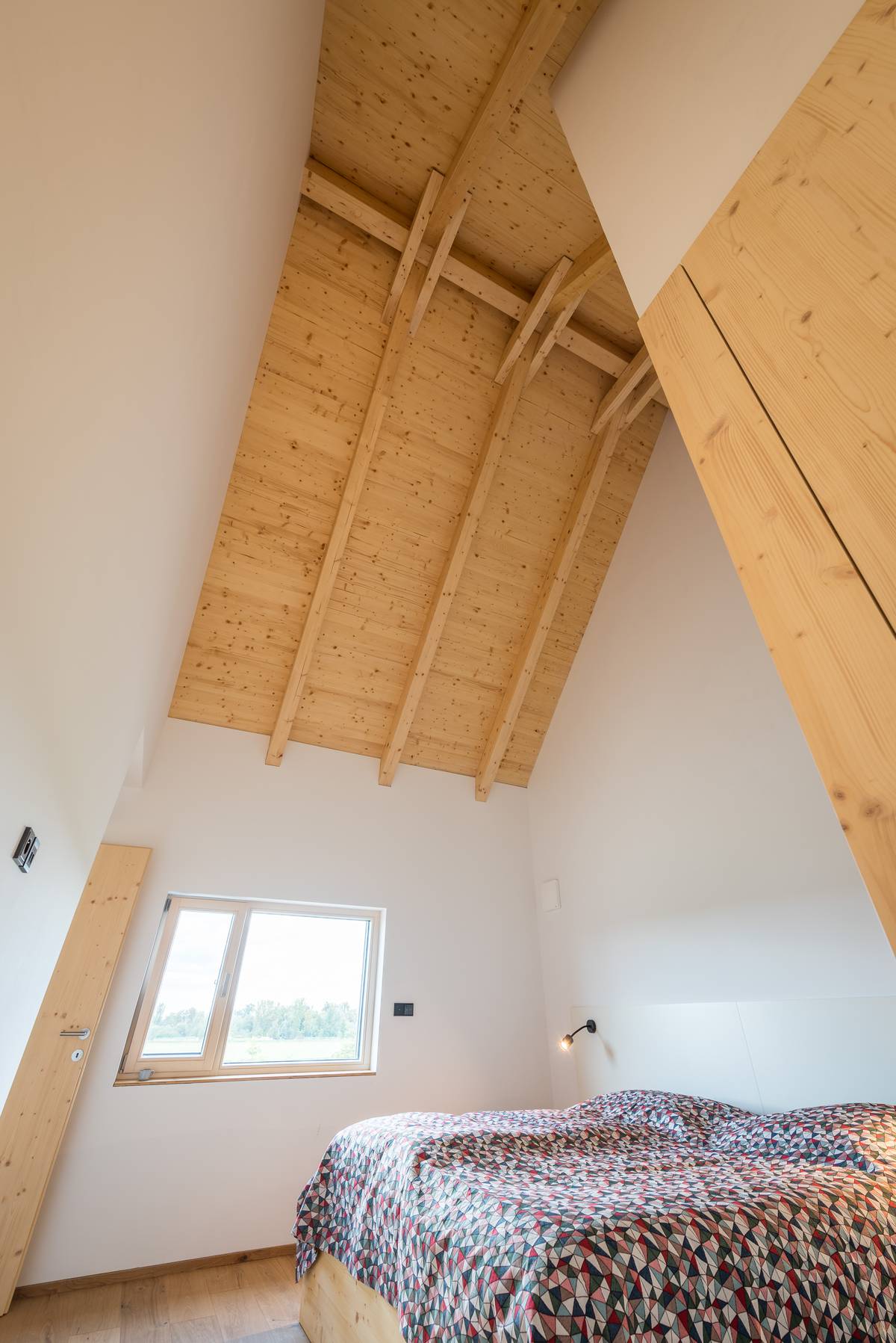 Foto: Dřevostavba maskovaná cihlou ukrývá mistrovský interiér