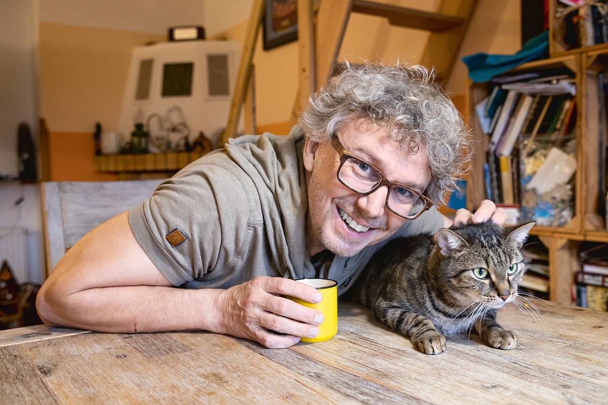 Foto: Vilém Dubnička se toulá mezi divadly