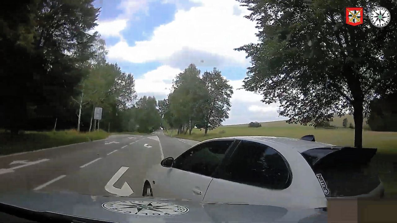 Muž z Orlickoústecka ujížděl policistům stošedesátkou, zastavil ho ...