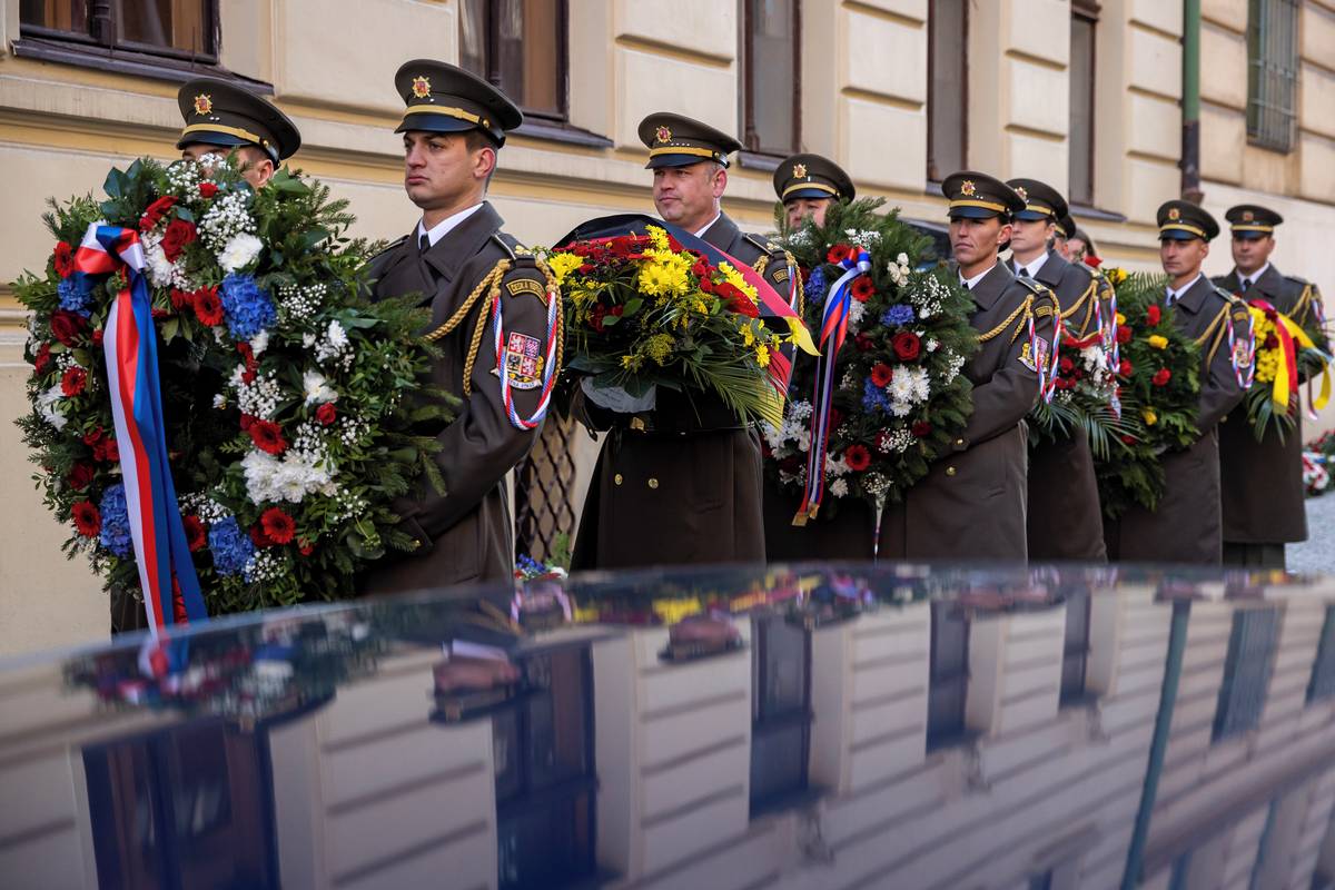 Foto: 17. listopad ve znamení vzpomínek a demonstrací