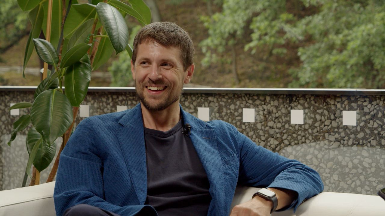 Dnešní generace už se nestydí o obtěžování mluvit, říká herec Juraj Loj ...