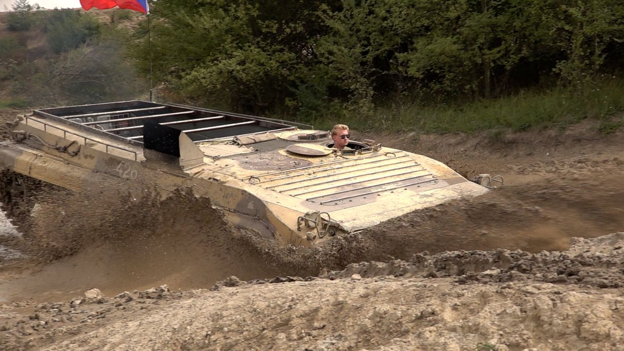 Řízení tanku nebo jízda v BVP, na tankodromu si lze vyzkoušet vojenskou ...
