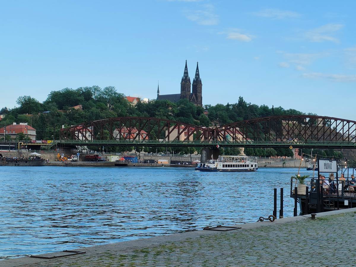 Foto: Most pod Vyšehradem má mít bronzovou barvu. Správa železnic ...