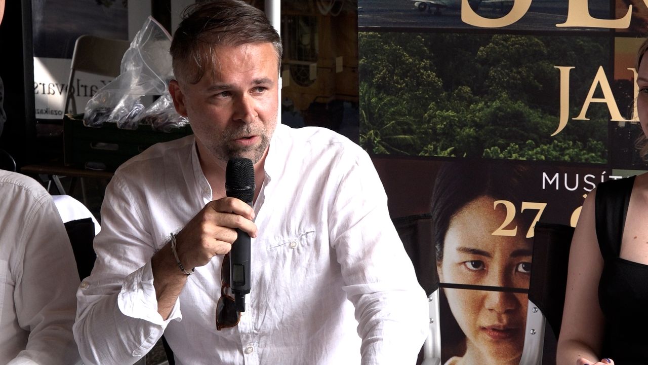 Režisér Dan Svátek: Dvě slova jako klíč? Při natáčení jsme po světě ...