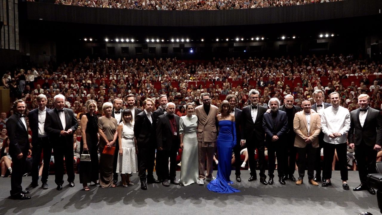 PRVNÍ DOJMY: Úsvit. Když se hermafroditismus neslučuje s baťovskou ...