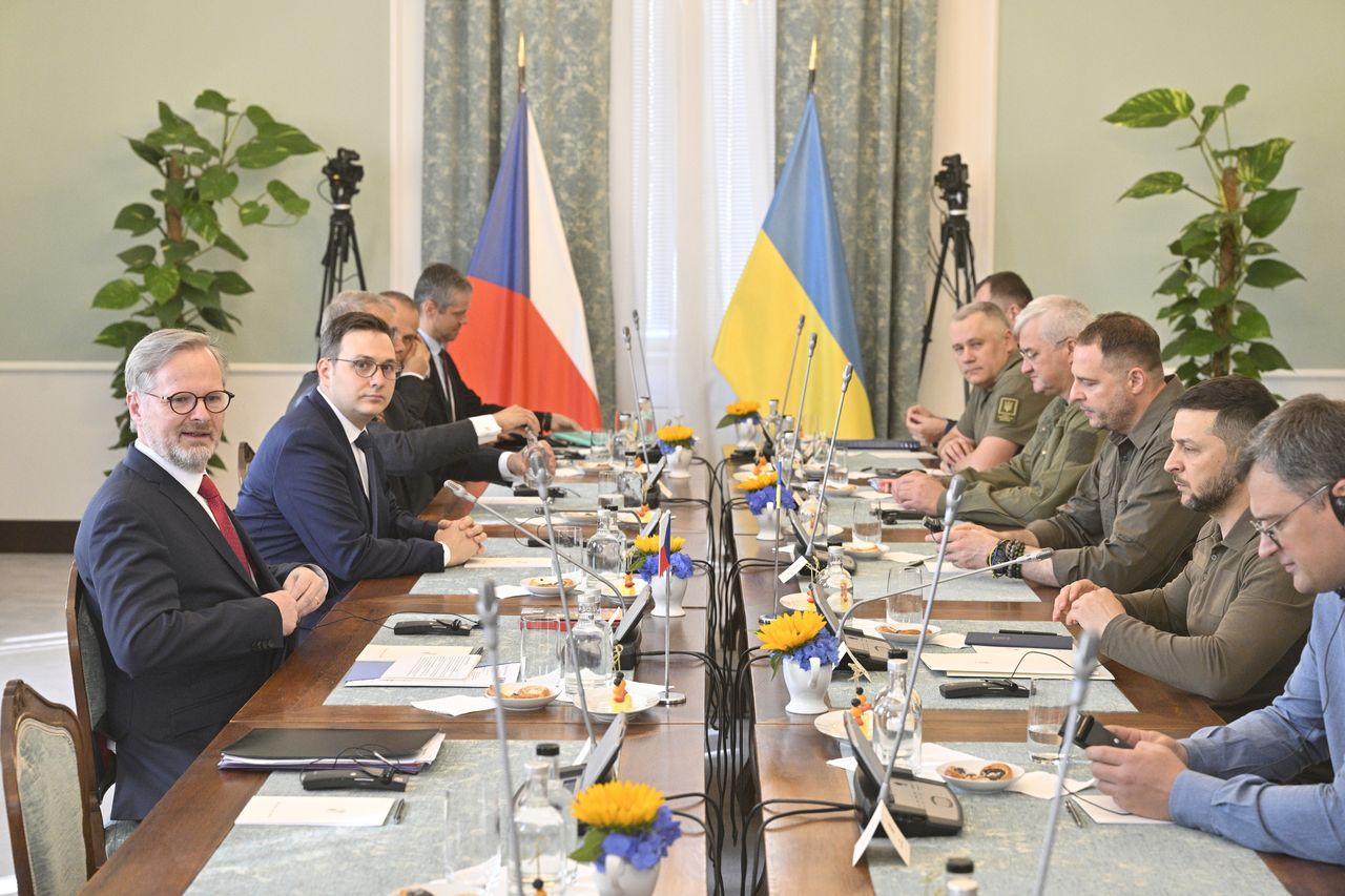 Zelenskyj dorazil na jednání s premiérem Fialou | Stream