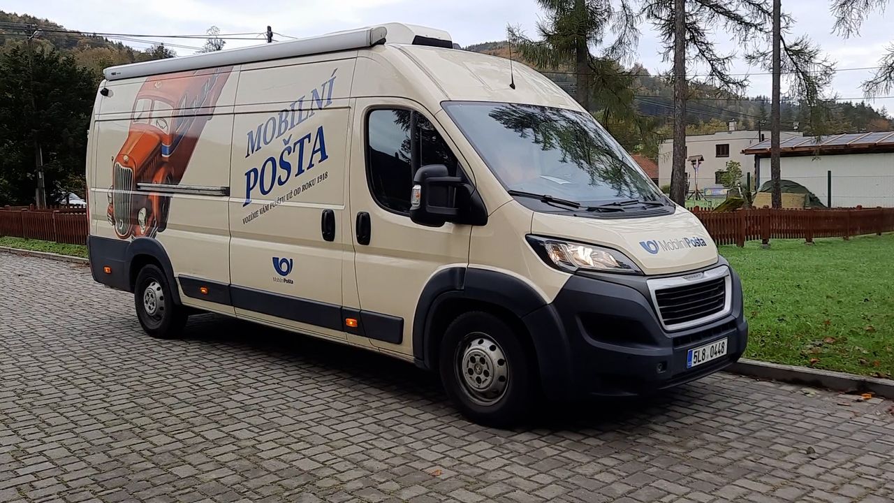 To bylo nářku. Mobilní pošta přijela, u okénka ani noha | Stream