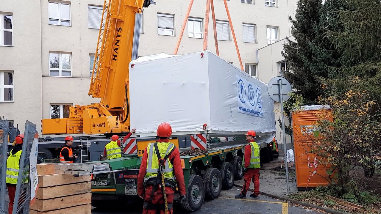 Do Ostravy přicestovala nová hyperbarická komora, je jediná pro celou Moravu | Stream