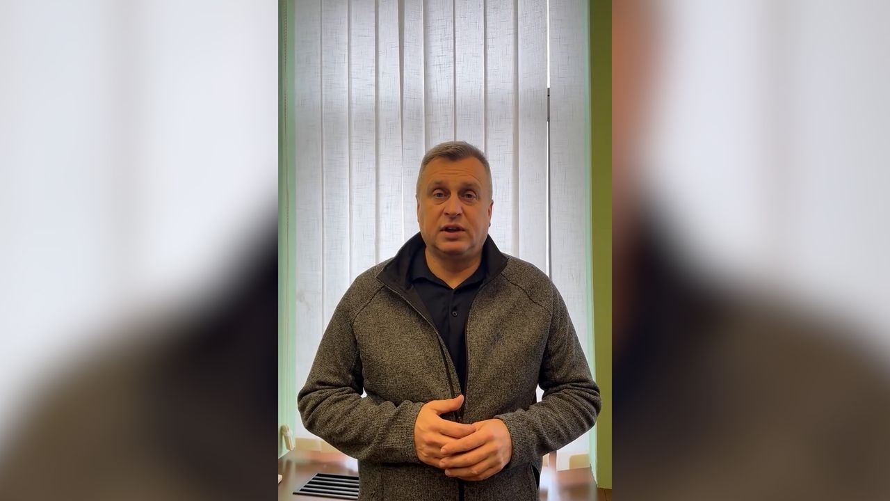 Trefil jsem sloup, no a? Danko narazil do semaforu a ujel | Stream