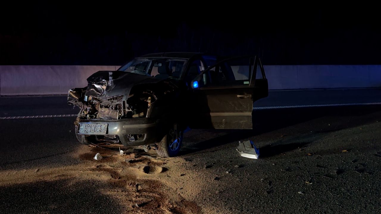 Nehoda čtyř aut zkomplikovala provoz na dálnici D11 u Prahy | Stream