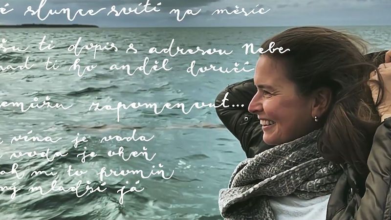 Lenka Nová točila u moře videoklip Pro Boha | Stream