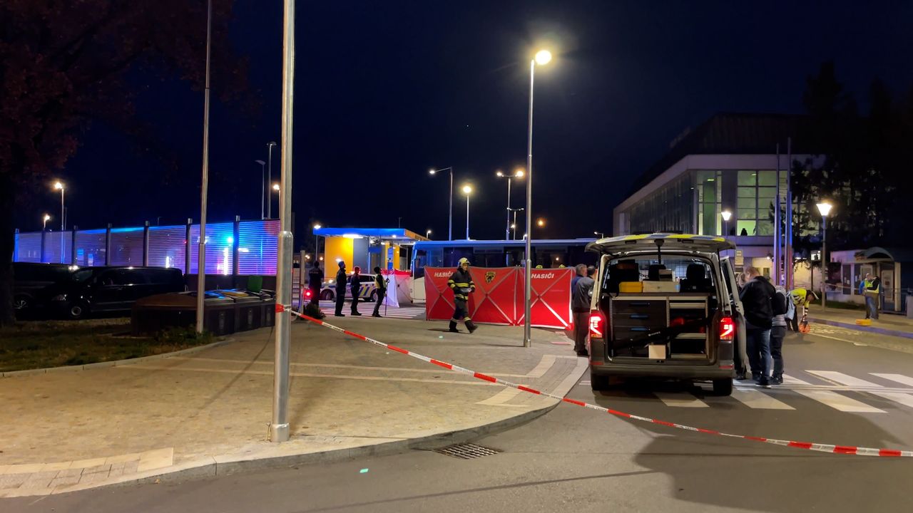 Cyklistku v Kralupech srazil autobus, zemřela na místě | Stream