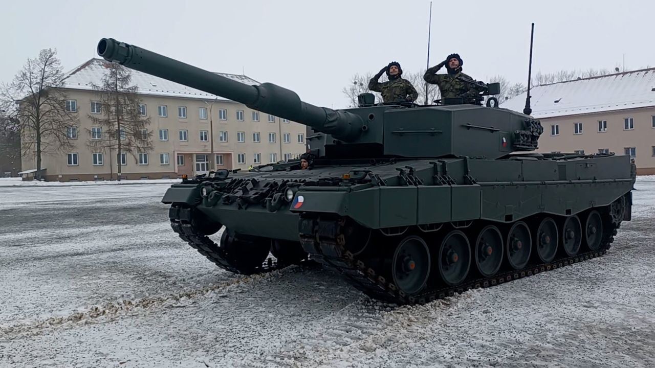Armáda převzala první tank Leopard | Stream