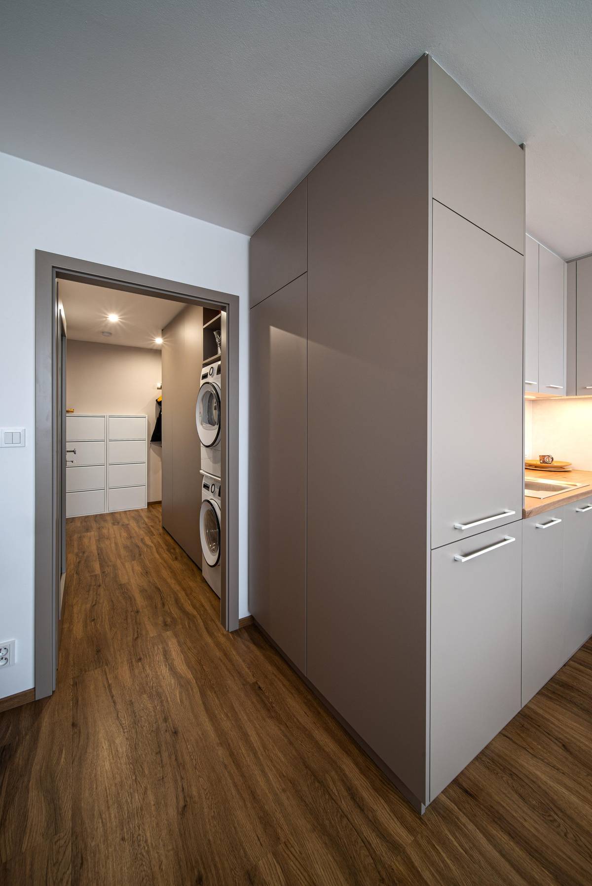 Foto: Nevelkému bytu chyběly úložné prostory. Architektky pro ně místo ...