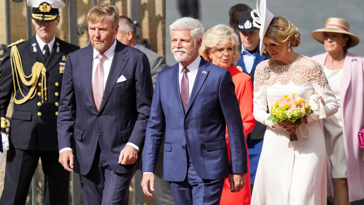Pilotoval sám král. Prezident Pavel přijal nizozemský královský pár - Novinky