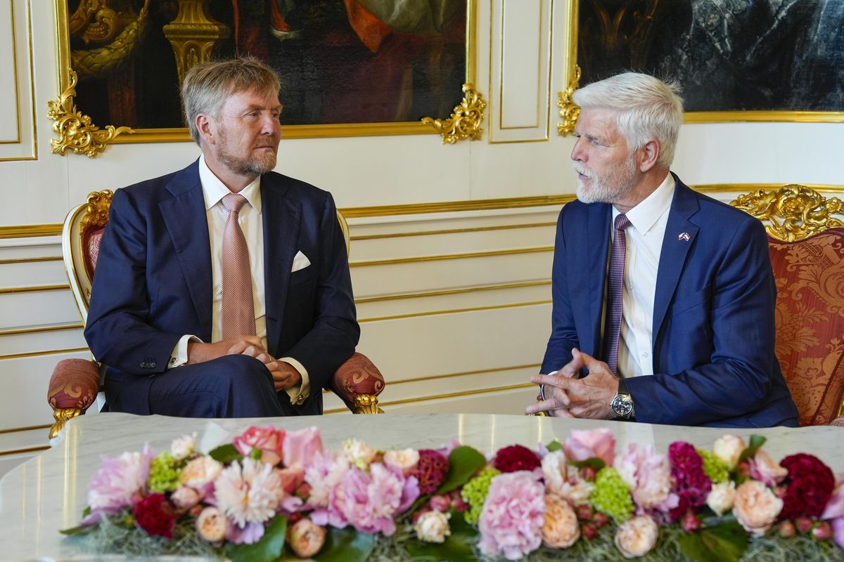 Pilotoval sám král. Prezident Pavel přijal nizozemský královský pár - Novinky