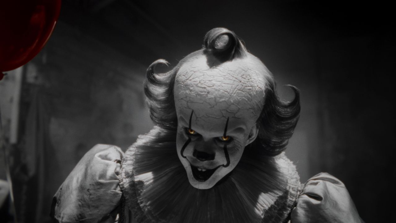 Klaun Pennywise opět souží americké městečko. Kingovo veledílo se ...