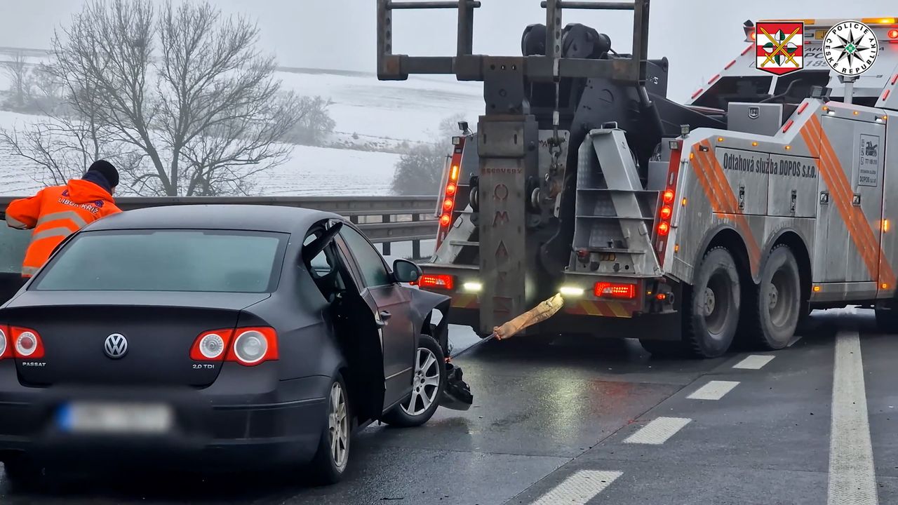 Peklo na D1 pokračuje. Provoz u Brna zastavila další nehoda | Stream