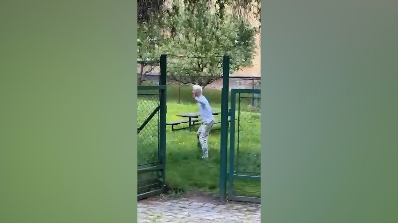 Válel se a vydával divné zvuky. Ve školce na Karvinsku policie našla ...