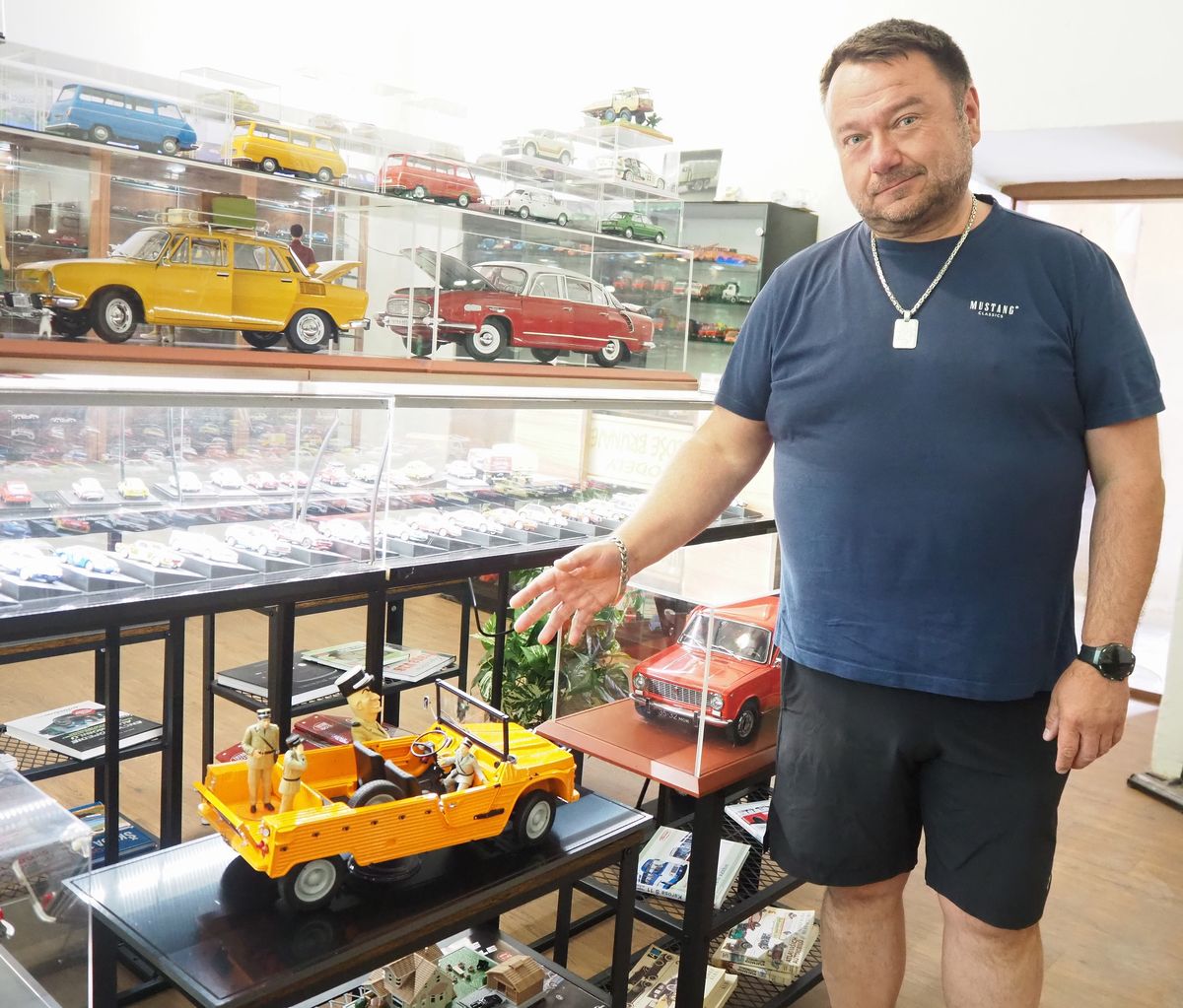 Od ferrari po filmové legendy. Sběratel ze Zlínska vlastní největší ...