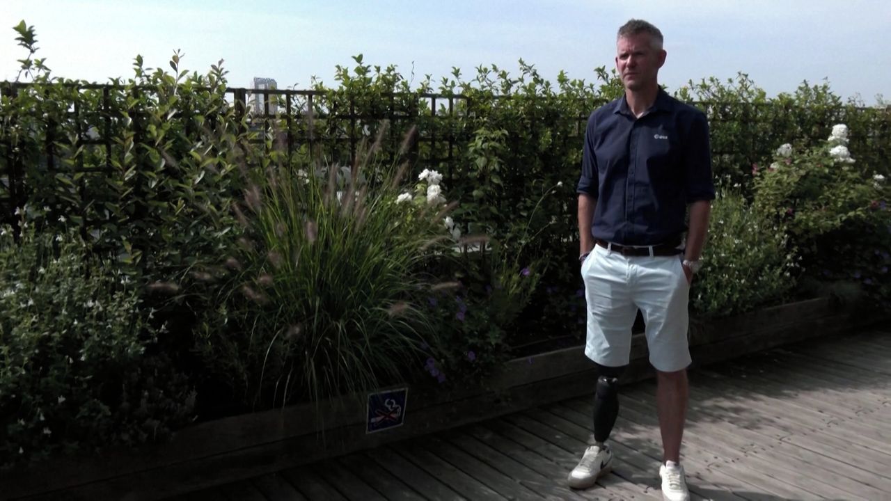Brit John McFall se může stát prvním člověkem s tělesným postižením ve ...