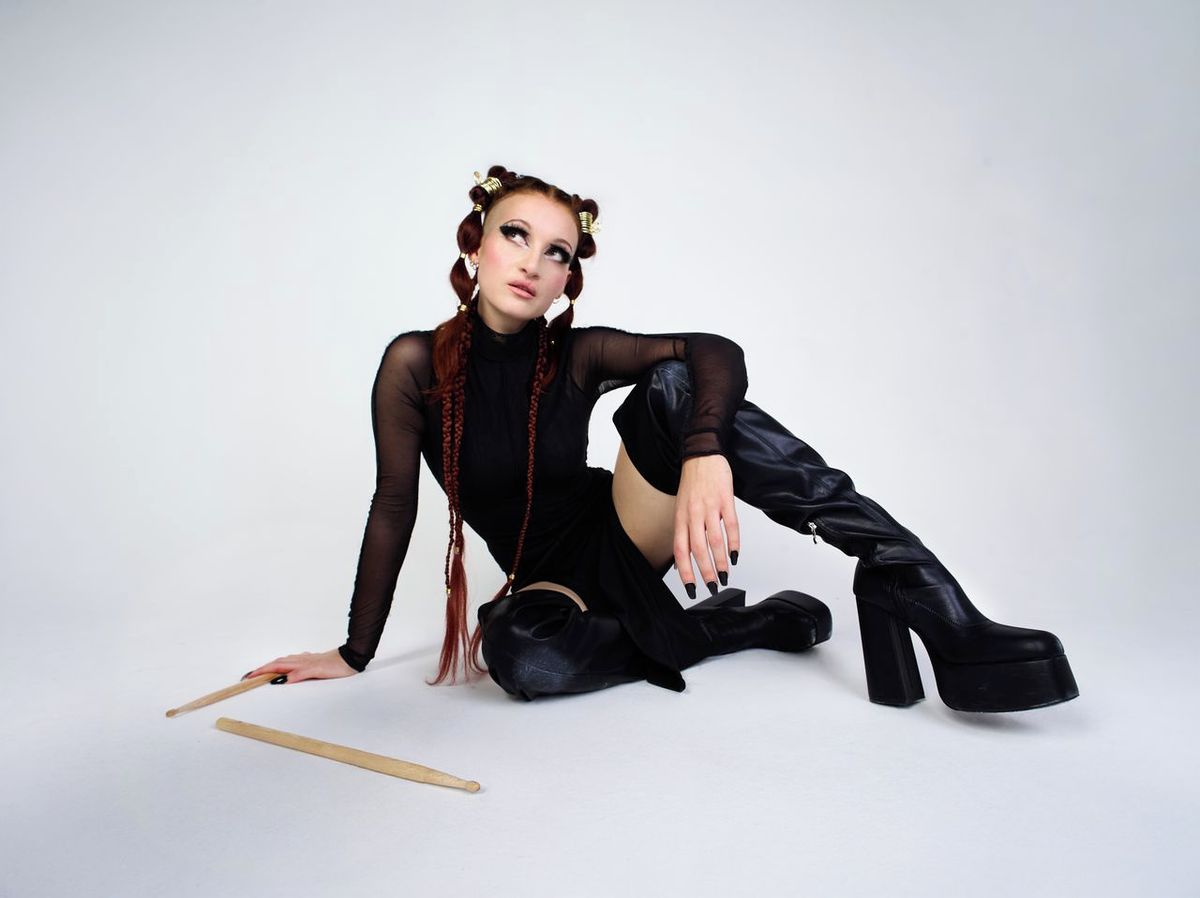Zpěvačka Klara Black strávila s písní Caged noc pod vodou bez použití ...